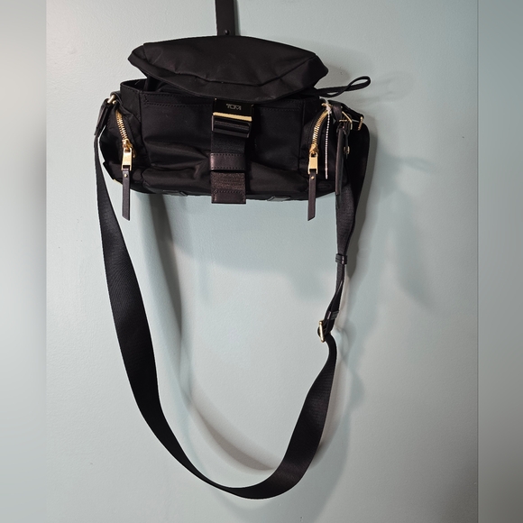 Tumi | Bags | Tumi Voyageur Kyle Crossbody Camera Bag Nylon Black ...